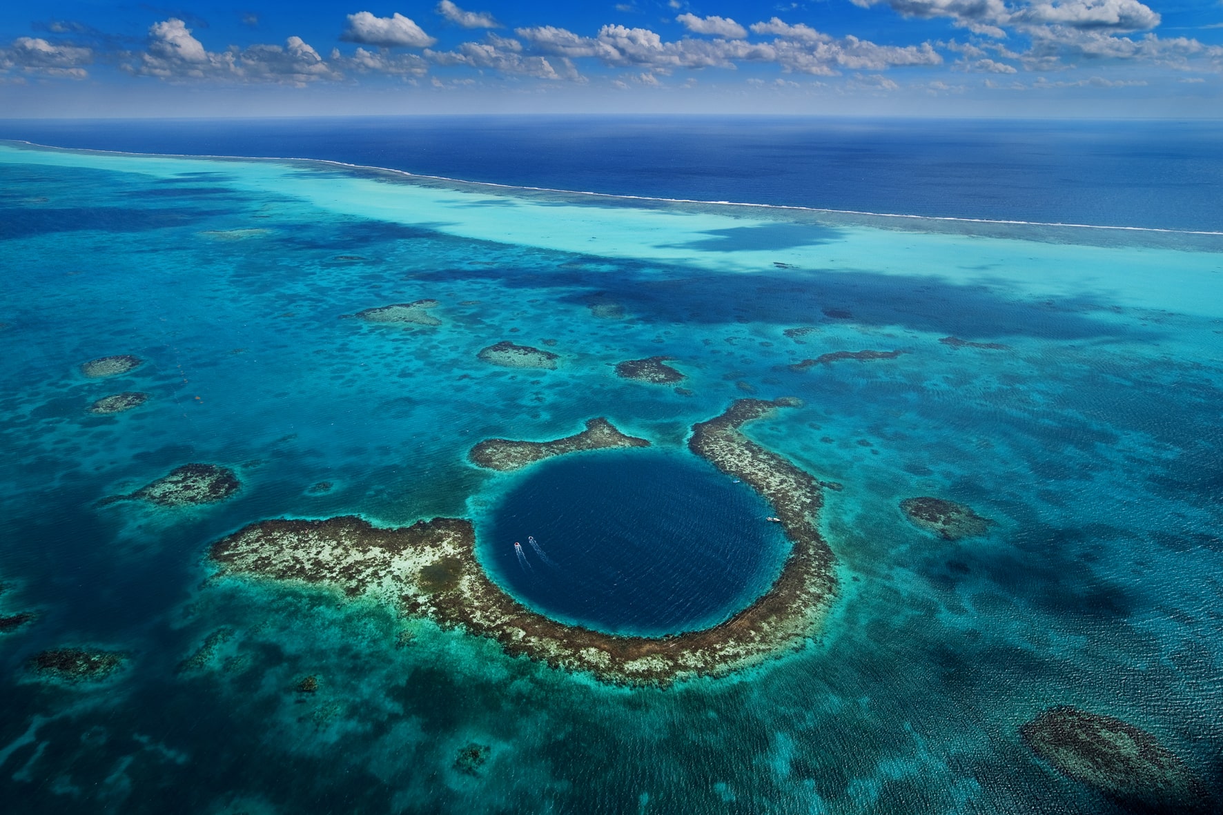 Great Blue Hole World s Largest Submarine Sinkhole Secret World