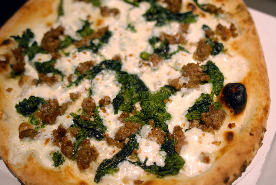 Pizza Carrettiera atau sosej dan Friarielli - Secret World
