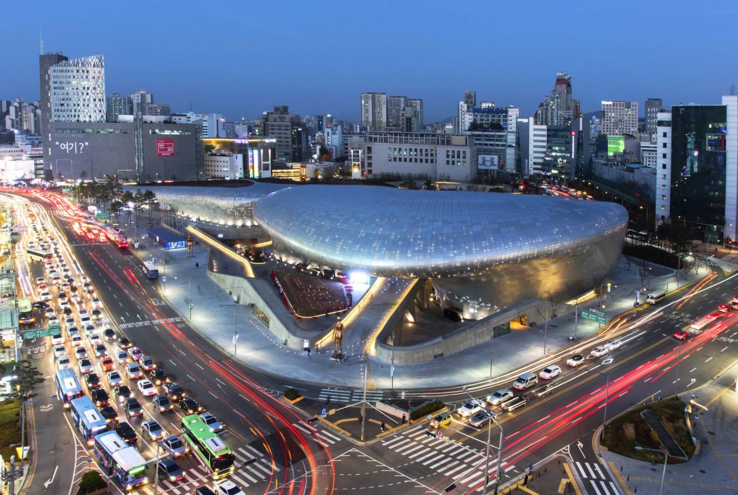 Zaha Hadid: Dongdaemun Design Plaza (DDP) - Secret World