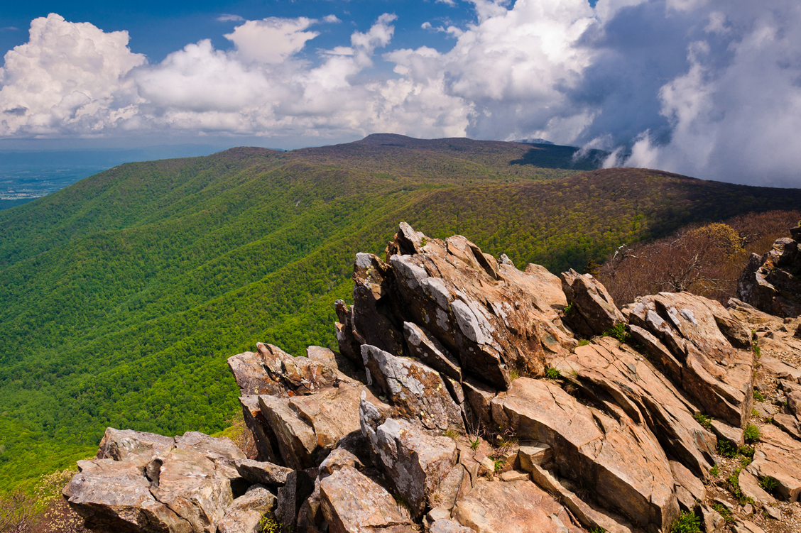 Hawksbill Loop Trail i Shenandoah National Park - Secret World