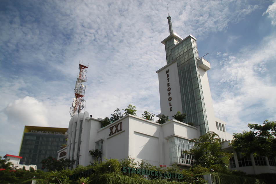 Métropole -Jakarta. Le plus grand bâtiment de style Art Déco - Secret World