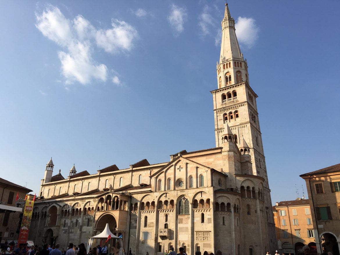 Torre Ghirlandina, símbolo de Modena - Secret World