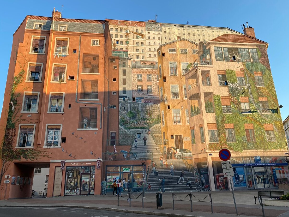 Lyon and its famous Murals: Mur des Canuts - Secret World